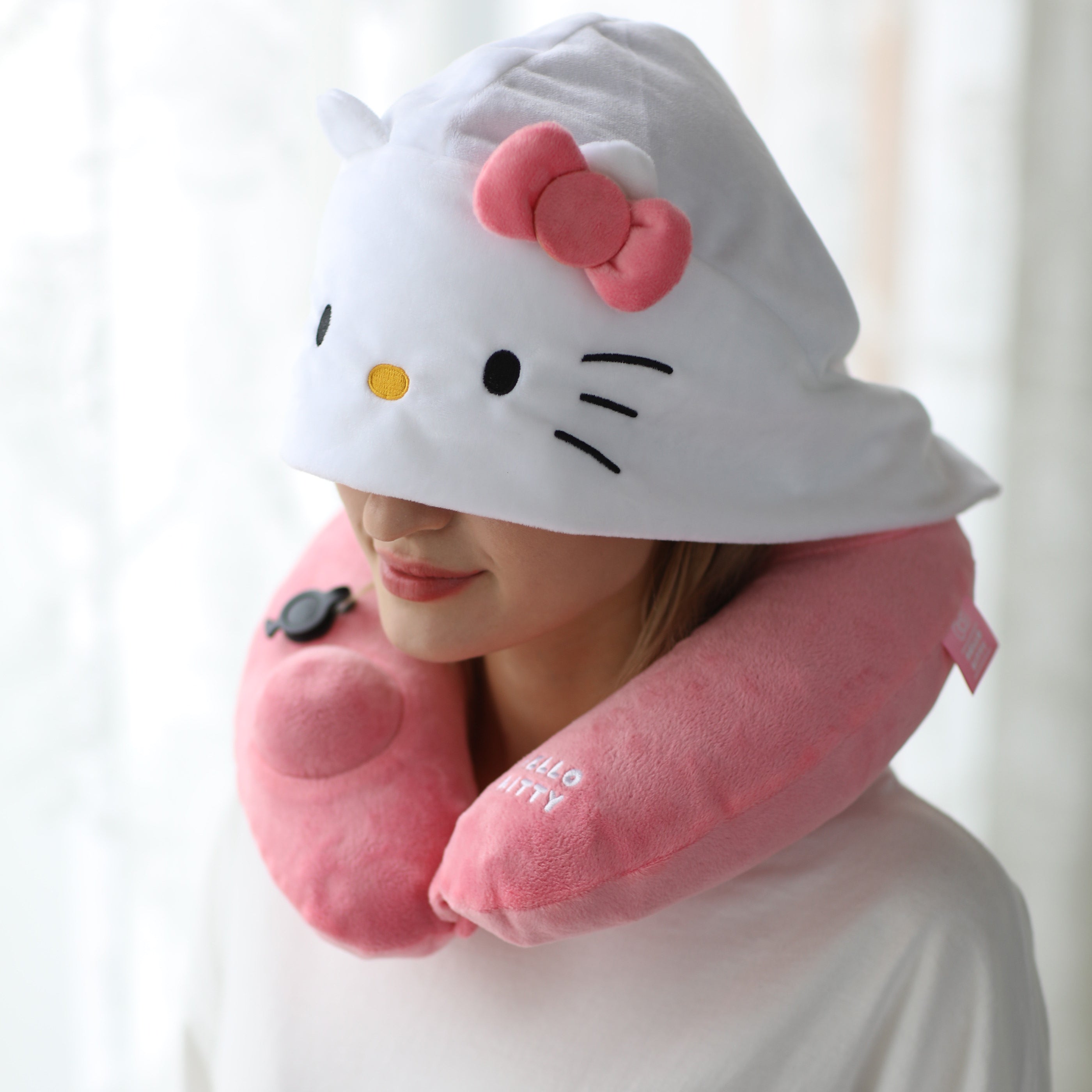 Travelmall 3D Inflatable Hooded Pillow with an award-winning 3D push p ...
